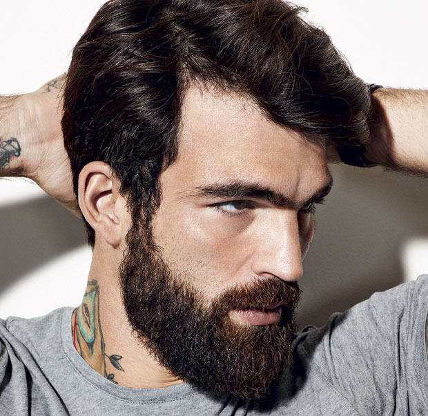 Trasformazione incredibile tagliando barba e capelli